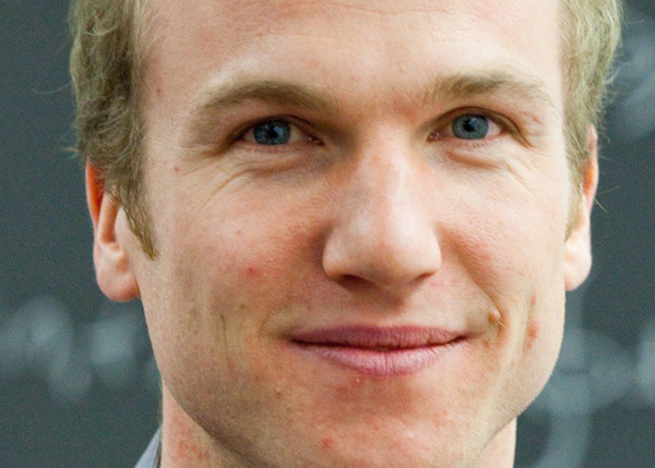 Tracking SARS-Cov-2 using viral genomes and projecting its spread ...